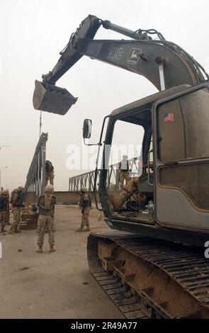 US Navy U.S. Navy Seabees attached to Amphibious Construction ...