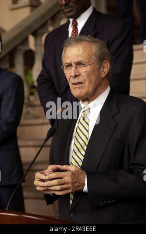 US Navy Honduran President Ricardo Maduro 2003-08-20 Stock Photo - Alamy