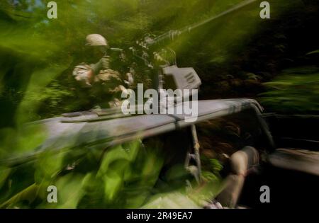 U.S. Navy SEALs from Naval Special Warfare Group 2 work together ...