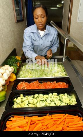 US Navy Mess Management Specialist 1st Class prepares the July Birthday ...