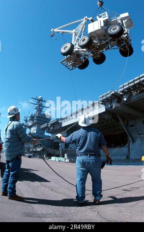 US Navy Civilian shipyard workers aboard CVN 70 Stock Photo - Alamy