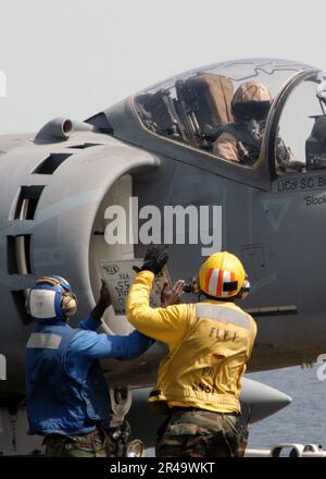 US Navy Flight deck crewmen aboard the amphibious assault ship USS ...