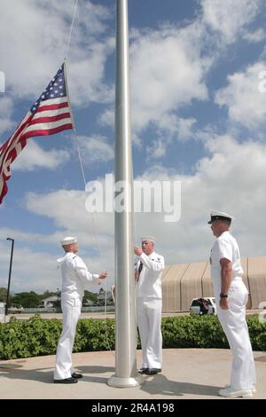 US Navy A SEAL Delivery Vehicle (SDV) is loaded aboard the Los Angeles ...