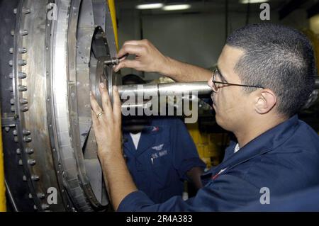 US Navy USS Kennedy - USS Kennedy - Maintenance Stock Photo - Alamy