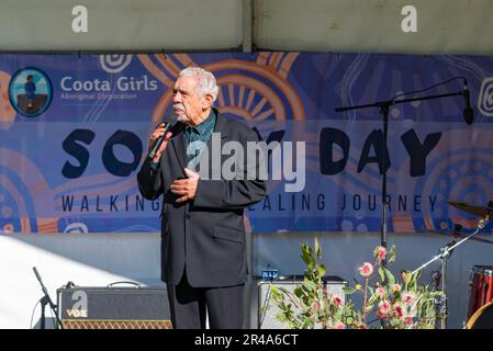 Aboriginal Gadigal elder Uncle Allen Madden gives the ‘Welcome to ...