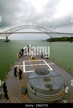 The guided missile frigate USS JOHN L. HALL (FGG-32) departs the Pedro ...