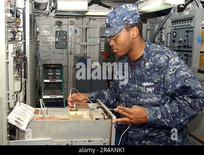 US Navy Electronics Technician Stock Photo - Alamy
