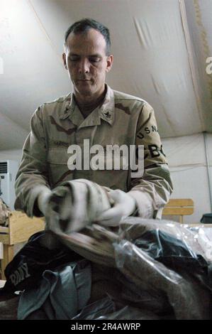 US Navy Reservists assigned to the Naval Customs Battalion Quebec ...