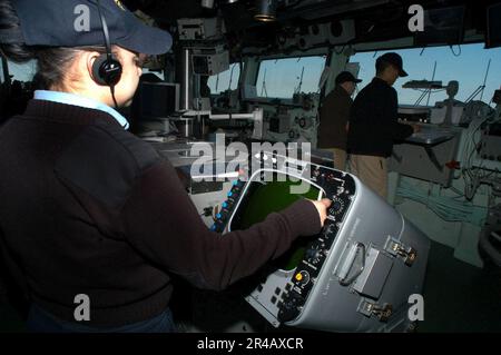 US Navy SPA-25G radar operations aboard ship Stock Photo - Alamy
