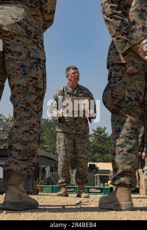 A Republic of Korea Marine assigned to 1st Reconnaissance Battalion ...