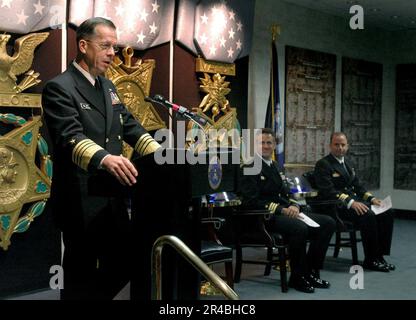Admiral Mullen Delivers Remarks Stock Photo - Alamy