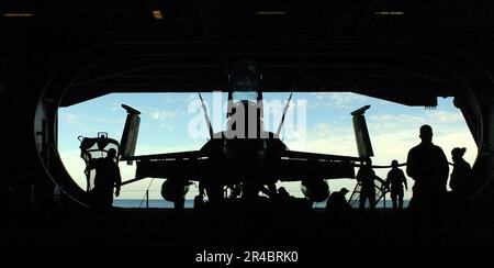 US Navy Aircraft maintainers prepare an F-A-18E Super Hornet for the ...