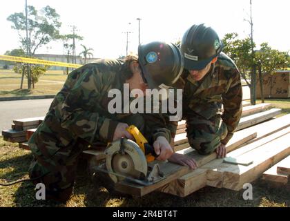 US Navy U.S. Navy Builder Constructionman assigned to Naval Mobile ...