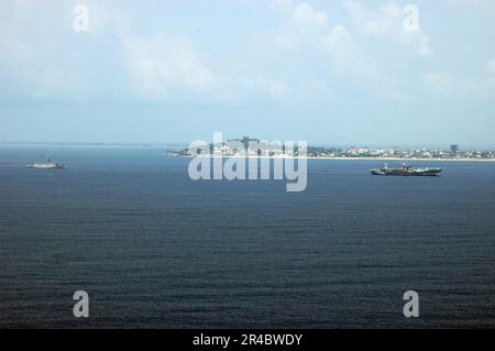 US Navy The U.S. Navy's frigate USS Carr (FFG 52), bottom, and the ...