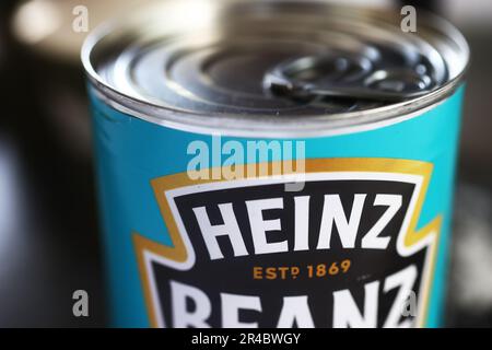 Signs and symbols, a tin of white beans from Heinz, The Kraft Heinz ...