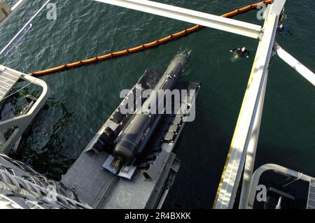 US Navy The Seahorse-class Autonomous Underwater Vehicle (AUV) from the ...