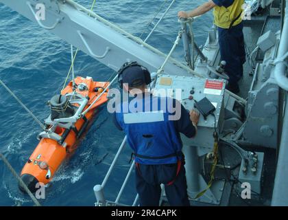 US Navy Mineman 3rd Class prepares to operate the mine neutralization ...