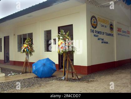 US Navy Philippine Navy Seabees and U.S. Navy Seabees assigned to Naval ...