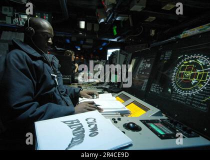 US Navy An Operations Specialist 1st Class (left) conducts a briefing ...