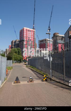 McAleer & Rushe apartment buildings under construction on Smugglers Way ...