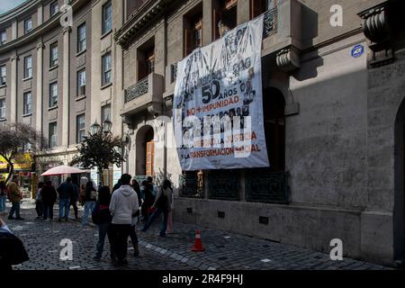 People visiting Londres 38 memorial house during the Heritage Day in ...