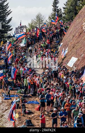 Jay Vine of UAE Team Emirates with his wife Bre after victory during ...