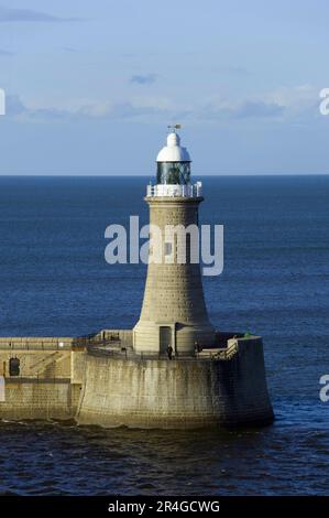 Tynemouth Lighthouse, Newcastle, England Stock Photo - Alamy
