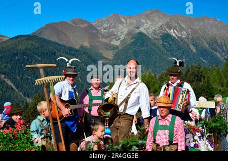 Procession, alpine pasture festival, alpine pasture drive, alpine ...