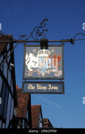 The Kings Arms inn sign, Amersham, Buckinghamshire Stock Photo - Alamy