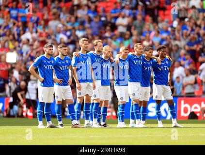 Stockport County players during the penalty shoot-out during the Sky ...