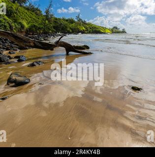 Hanamaulu Bay, Lihue, Kauai, Hawaii Stock Photo - Alamy