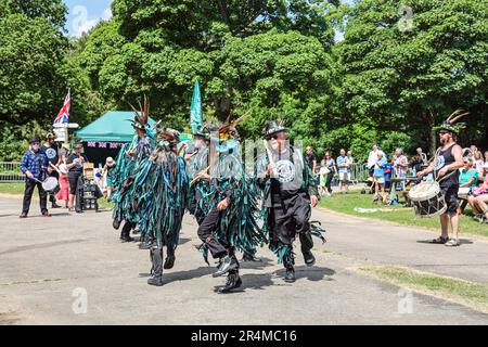 Top hats and tatters, the Lodestone Border Morris at the Green Man ...