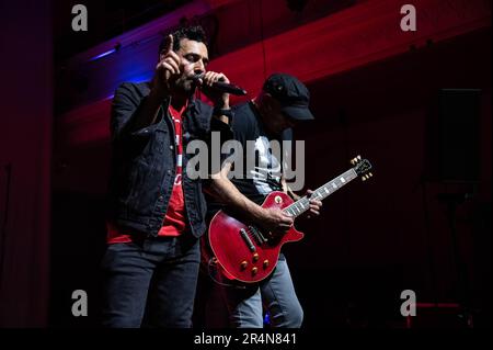 Dante and Giuliano "Jools" Gizzi performing with GUN - The Queens Hall ...