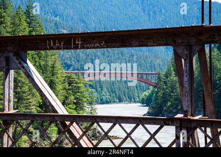 Alexandra Bridge taken from the historic Alexander Bridge in Spuzzum ...
