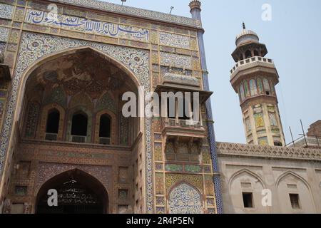 the Masjid Wazir Khan Mosque, in the old walled city of Lahore, Pakistan Stock Photo - Alamy