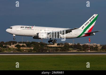 Air Italy Boeing 767-23B-ER (REG: I-AIGI) coming in for landing runway ...