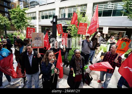 St Mungo's workers protest outside the homeless charity's head quarters ...