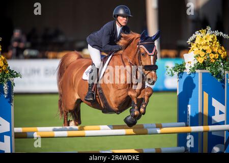 Laura Jane Tidball of Canada competes during the Major League Show ...