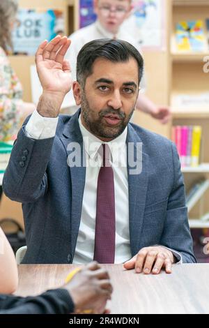 First Minister Humza Yousaf meets Consultant Anaesthetist Ewan Jack ...