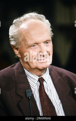 Robert Merle on the set of the literary TV show "Apostrophes" on May 19 ...