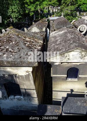 Stendhal grave - Cimetière de Montmartre - Paris - France Stock Photo ...