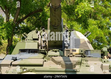 A modern Panzerhaubitze 2000 camouflage armored self-propelled howitzer Stock Photo - Alamy