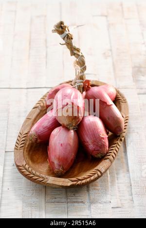 Italian red shallots Stock Photo - Alamy