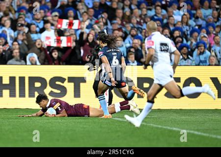 Selwyn Cobbo of the Maroons scores a try during State of Origin 2023 ...