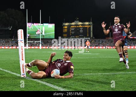 Selwyn Cobbo of the Maroons scores a try during State of Origin 2023 ...