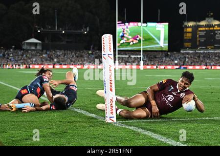 Selwyn Cobbo of the Maroons scores a try during State of Origin 2023 ...