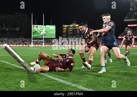 Selwyn Cobbo of the Maroons scores a try during State of Origin 2023 ...