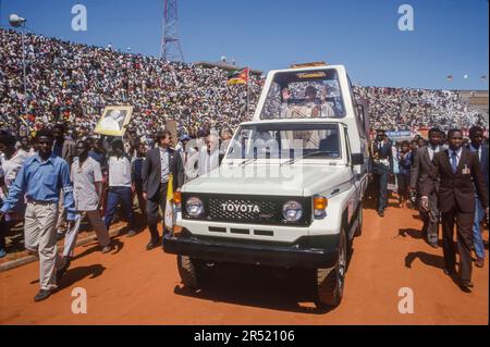 Papal visit to Mozambique by Pope John Paul II in 1988 Stock Photo - Alamy