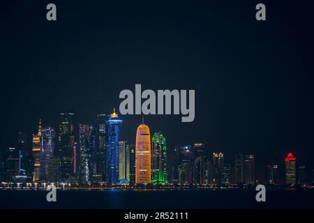 Night image of the Corniche area of the city of Doha (Qatar Stock Photo ...