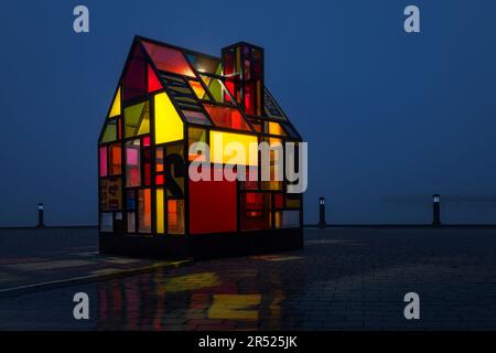 Colorful Glass House - The illuminated Hi5 Taxicab glass house ...